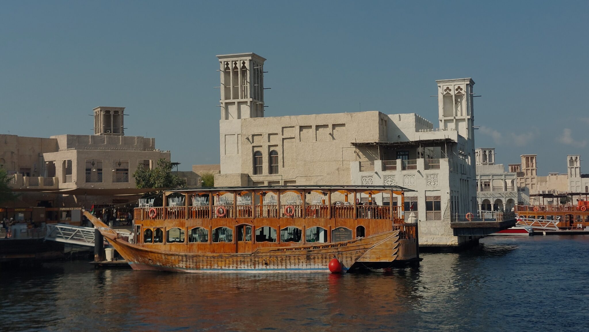 7 Razones para Visitar el Barrio Histórico de Al Fahidi en Dubái ...